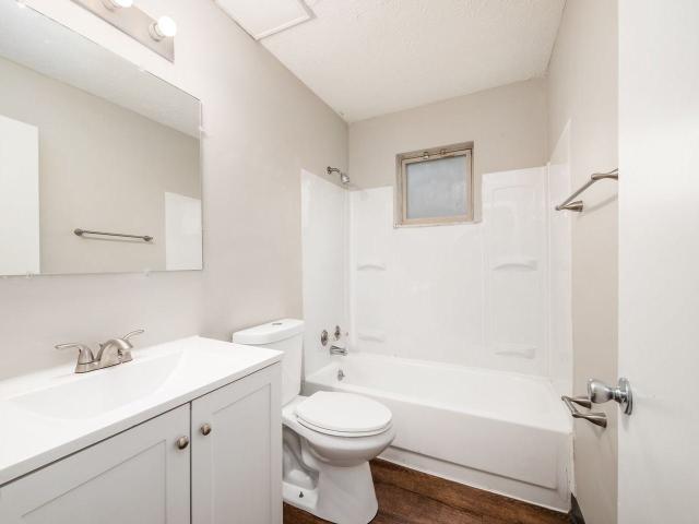 Pinetree Village Apartments 2 Bedroom Apartment for Rent at 3170 Melissa Pl, Columbus, OH 43227 Linwood