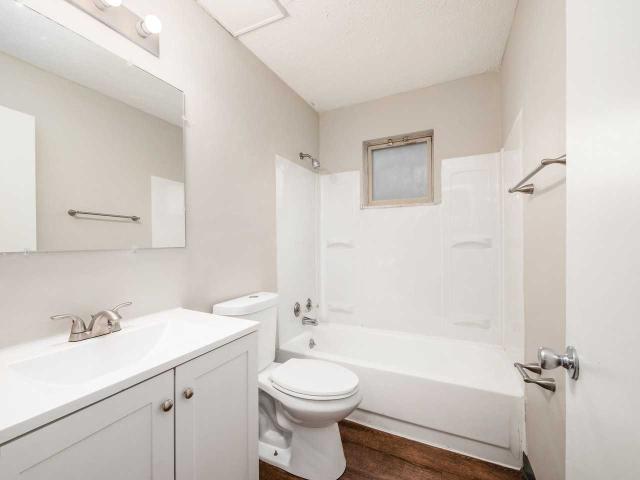 Pinetree Village Apartments 2 Bedroom Apartment for Rent at 3170 Melissa Pl, Columbus, OH 43227 Linwood