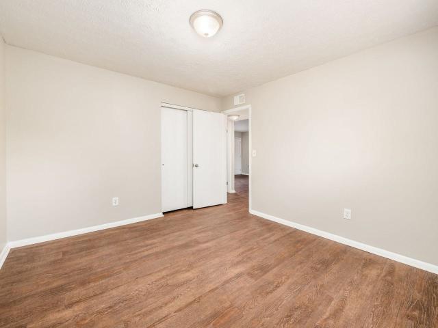 Pinetree Village Apartments 2 Bedroom Apartment for Rent at 3170 Melissa Pl, Columbus, OH 43227 Linwood