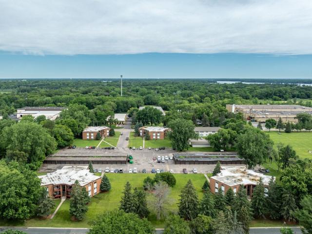 Pineview Apartments White Bear Lake