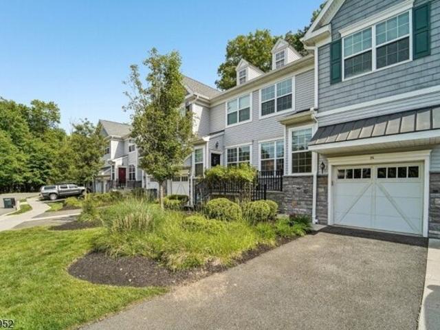 Pineview Dr, Waldwick, Condo For Sale