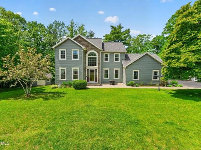 Pineview Ln, East Greenbush, Home For Sale