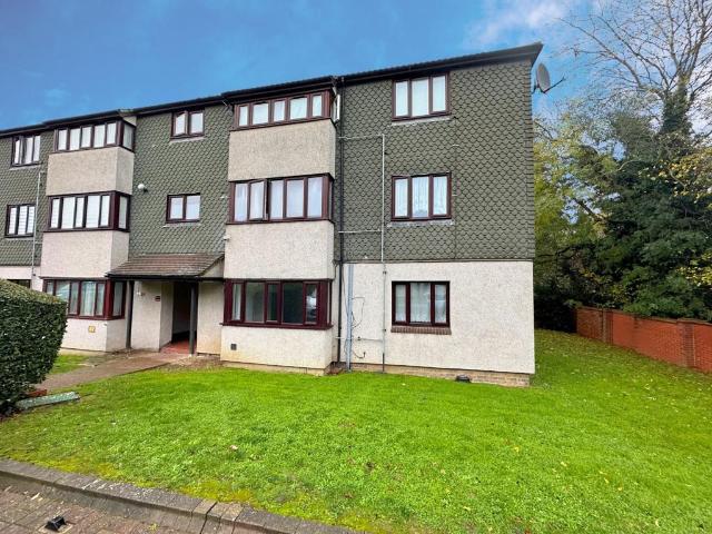 Pinfolds, Teviot Avenue, Aveley. 2 bed ground floor flat to rent £1,375 pcm £317 pw
