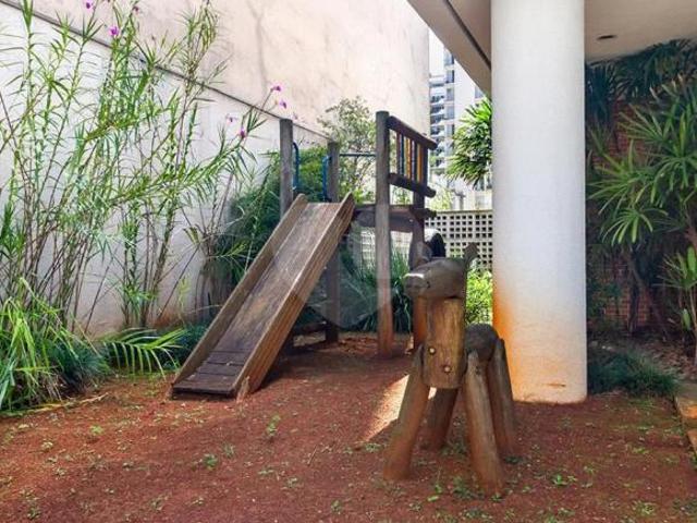 Pinheiros 116m², 2 suítes e duas vagas demarcadas Resp. Jaguar