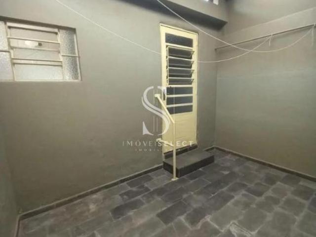 PINHEIROS CASA ASSOBRADADA DE 56m² COM 2 QUARTOS, QUINTAL, 1 BANHEIRO E NÃO POSSUI VAGA Á VENDA