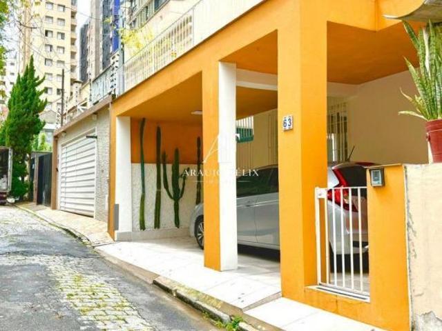 Pinheiros | Casa de Vila Reformada com 3 Suítes e Quintal