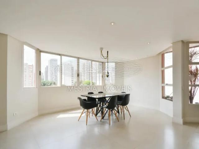Pinheiros | Apto impecável | Com 204 m² | 3 vagas | A localização é o grande diferencial