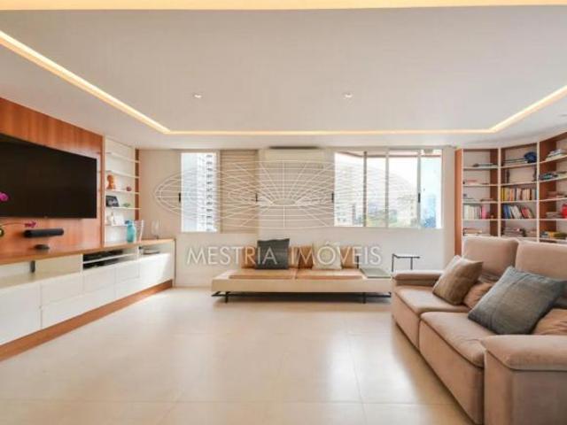 Pinheiros | Apto impecável | Com 204 m² | 3 vagas | A localização é o grande diferencial