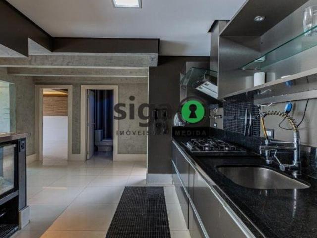 Pinheiros | Apartamento Reformado de 100 m² com Estilo Contemporâneo
