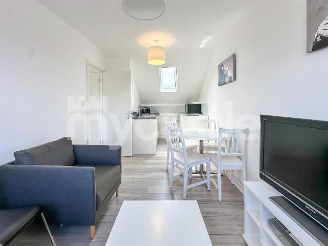 Pinkwell Lane, Hayes UB3, Studio to rent, £1,100 pcm | PrimeLocation