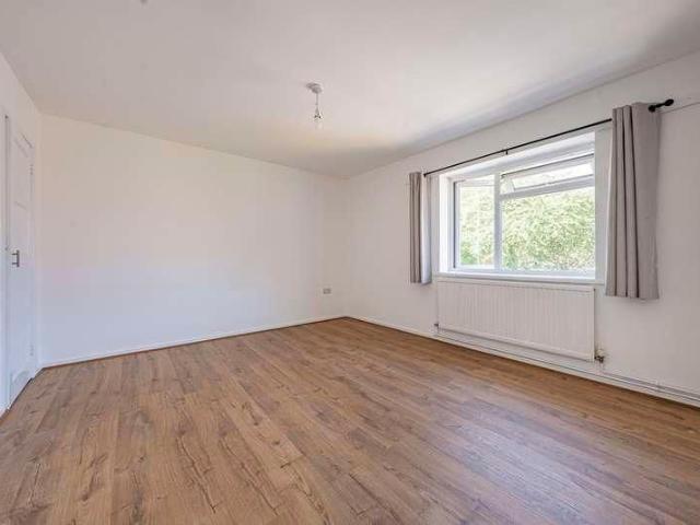 Pinn Close, Uxbridge, UB8