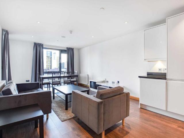 Pinnacle Tower, 23 Fulton Road. 2 bed flat to rent £2,800 pcm £646 pw