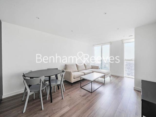 Pinnacle Apartments, Croydon CR0, 2 bed flat to rent, £2,000 pcm | PrimeLocation