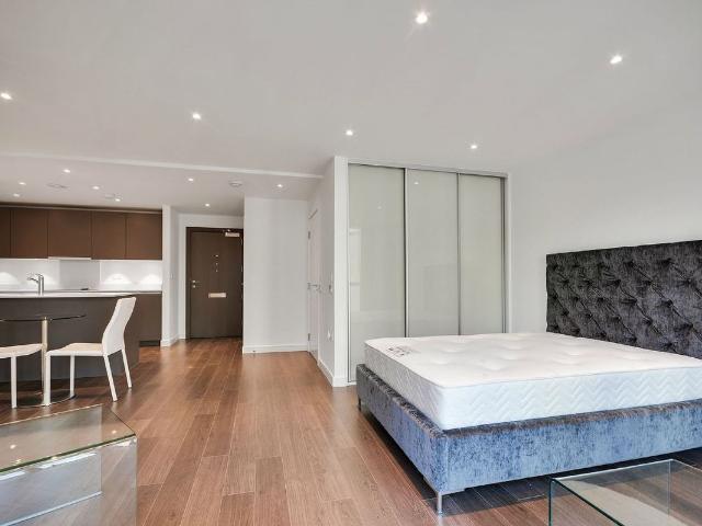 Pinnacle Apartments, Saffron Central Square, Croydon CR0, Studio to rent, £1,300 pcm | PrimeLocation