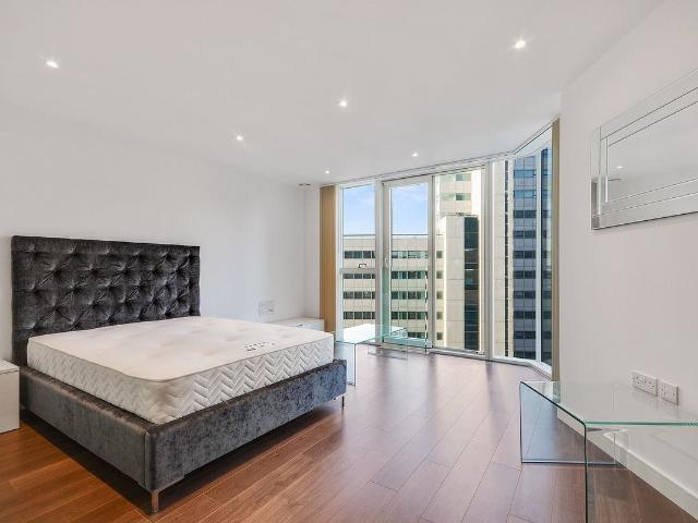 Pinnacle Apartments, Saffron Central Square, Croydon CR0, Studio to rent, £1,300 pcm | PrimeLocation