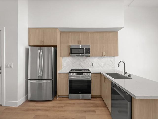 Pinnacle at MacArthur Place 2 Bedroom Apartment for Rent at 31 E Macarthur Cres, Santa Ana, CA 92707 MacArthur Place Hutton Centre