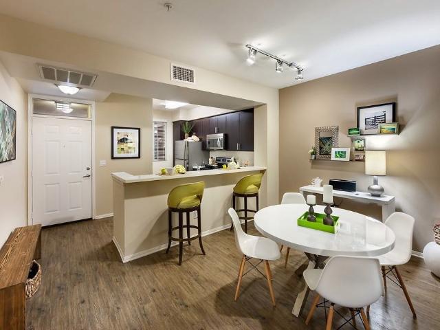 Pinnacle at MacArthur Place 2 Bedroom Apartment for Rent at 31 E Macarthur Cres, Santa Ana, CA 92707 MacArthur Place Hutton Centre