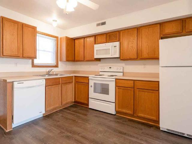 Pinnacle Heights 1 Bedroom Apartment for Rent at 100 Pinnacle Height Dr, Morgantown, WV 26505 Suncrest