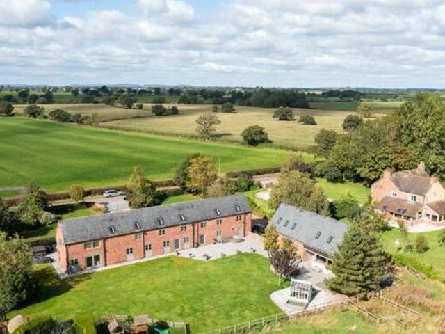Pinnacle House, Coole Lane, 6 Bedroom Detached