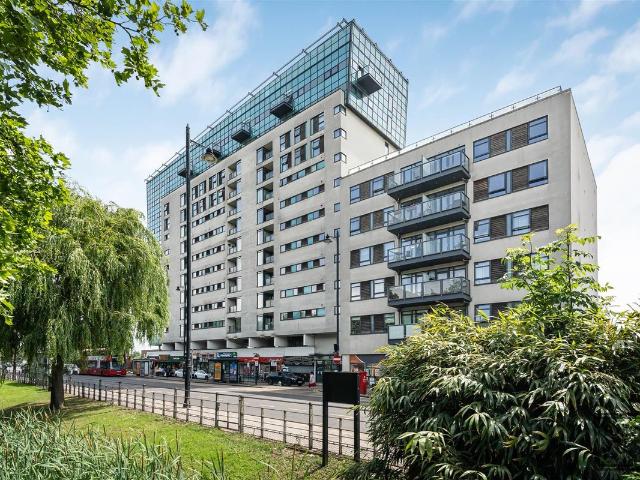 Pinnacle House, Coleman Parade, Southbury Road, Enfield EN1, 2 bed flat to rent, £2,250 pcm | PrimeLocation