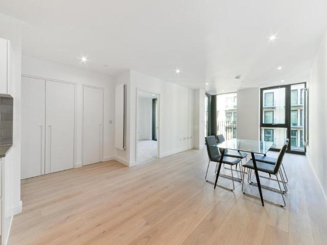 Pinnacle House, Royal Wharf, London, E16 1 bed apartment to rent £2,149 pcm £496 pw