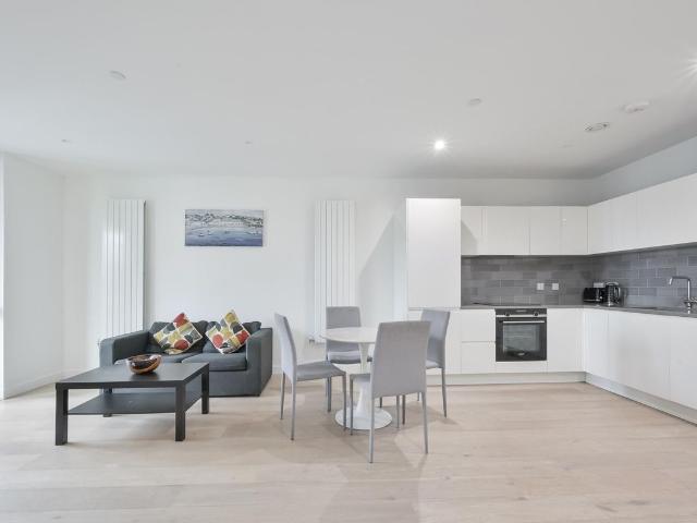Pinnacle House, Royal Wharf, London E16, 1 bed flat to rent, £2,100 pcm | PrimeLocation