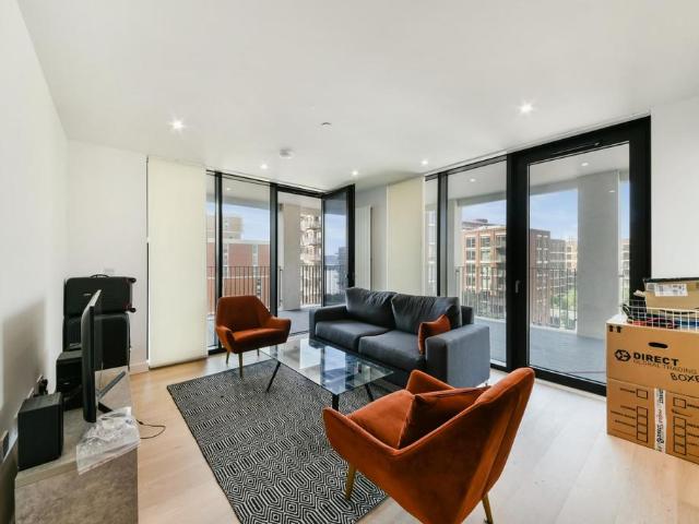 Pinnacle House, Royal Wharf, London, E16 2 bed apartment to rent £2,700 pcm £623 pw