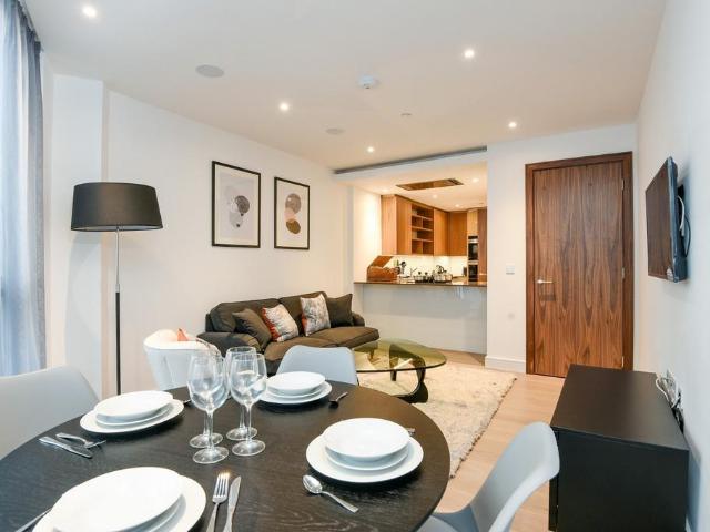 Pinnacle House, SW18 2 bed apartment to rent £2,700 pcm £623 pw