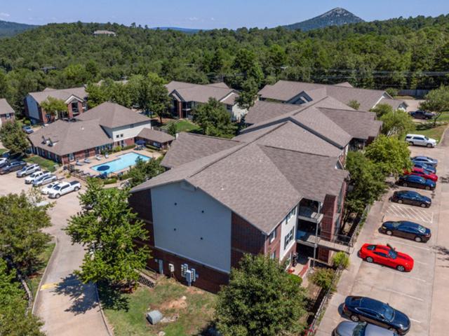 Pinnacle Ridge Apartments 3 Bedroom Apartment for Rent at 24800 Chenal Pkwy, Little Rock, AR 72223