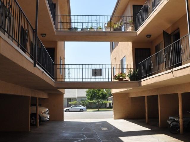 Pinnacle Rosewood, LLC 2 Bedroom Apartment for Rent at 4935 West 120th Street, Hawthorne, CA 90250 North Hawthorne