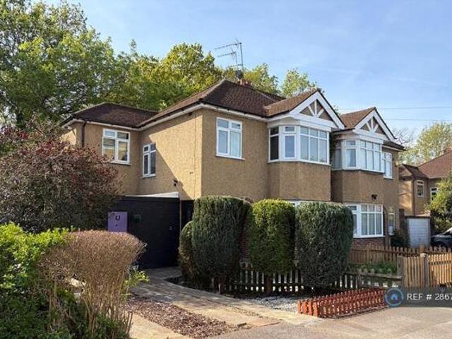 Pinner, 2 Bedroom Maisonette