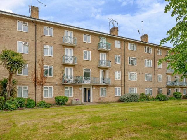 Pinner Grove, Pinner HA5, 2 bed flat to rent, £1,700 pcm | PrimeLocation