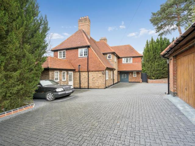 Pinner Hill, Pinner 6 bed detached house to rent £6,000 pcm £1,385 pw