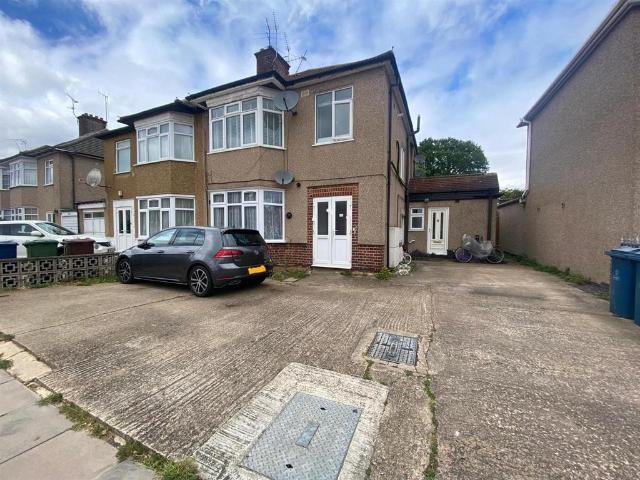 Pinner Park Avenue, Harrow HA2 2 bed flat to rent £1,750 pcm £404 pw