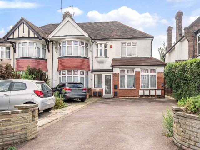 Pinner Road, Harrow HA1, Studio to rent, £1,250 pcm | PrimeLocation
