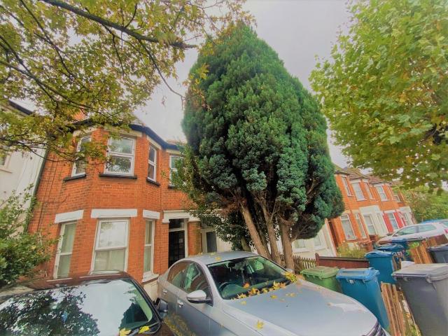 Pinner Road, Harrow HA1, 2 bed flat to rent, £1,500 pcm | PrimeLocation