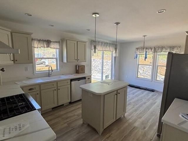 Pinrock Dr, Sturbridge, Home For Sale