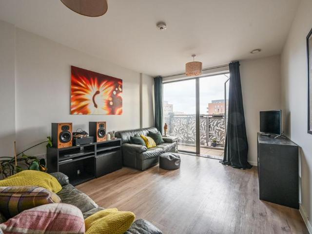 Pioneer Court, E16, Canning Town. 2 bed flat to rent £2,058 pcm £475 pw