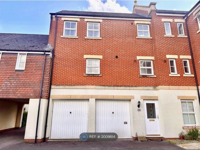 Pioneer Road, Swindon SN25, 2 bed terraced house to rent, £1,350 pcm | PrimeLocation