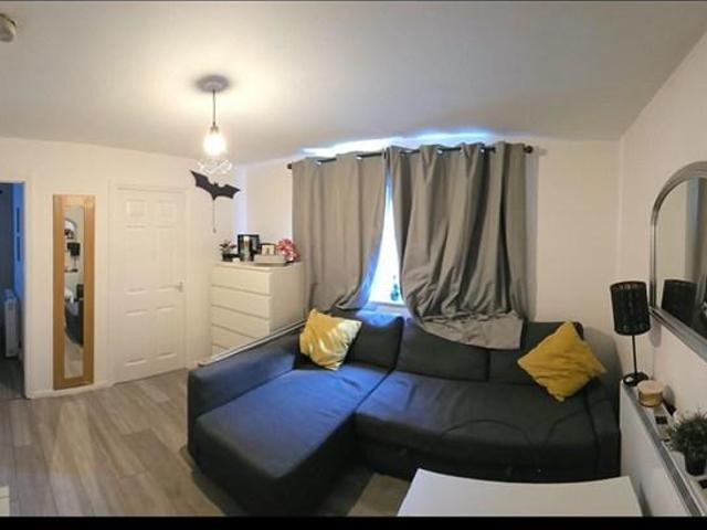 Pioneer Way, Watford, WD18 1 bed flat to rent £1,150 pcm £265 pw