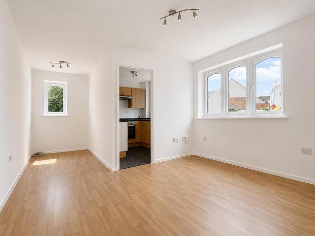 Pioneer Way, Watford