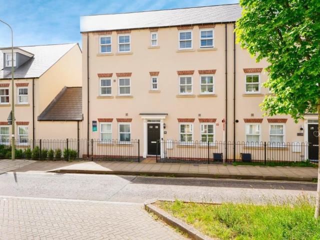 Pioneer Way, Bicester OX26, 4 bed terraced house to rent, £2,600 pcm | PrimeLocation