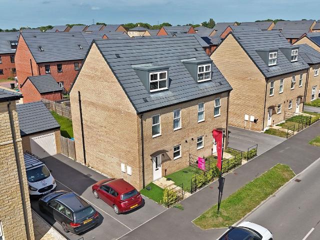 Pioneer Way, Kingswood, Hull HU7, 4 bed semi detached house to rent, £1,450 pcm | PrimeLocation