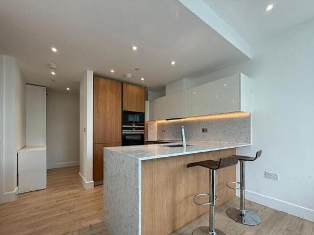 Piazza Walk, London, 1 Bedroom Flat