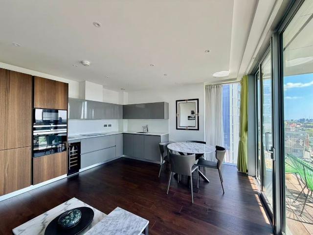 Piazza Walk, London E1, 1 bed flat to rent, £2,850 pcm | PrimeLocation