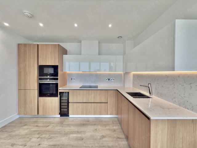 Piazza Walk, London E1, 1 bed flat to rent, £3,250 pcm | PrimeLocation