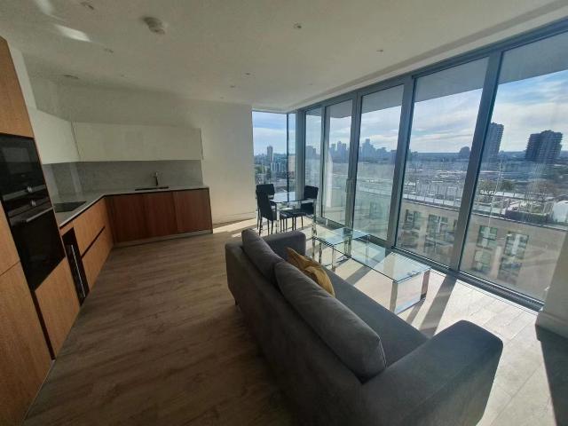 Piazza Walk, London E1, 1 bed flat to rent, £3,402 pcm | PrimeLocation