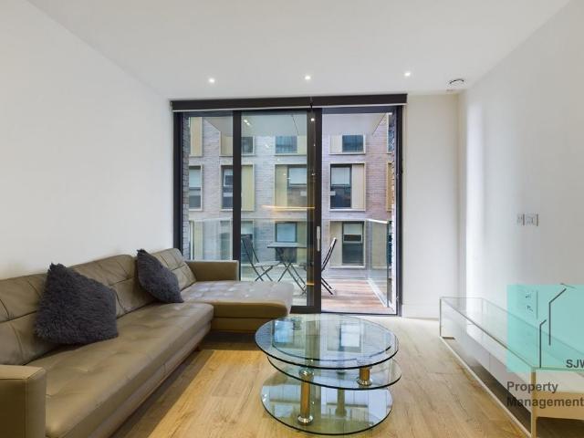 Piazza Walk, London E1 2 bed apartment to rent £4,000 pcm £923 pw