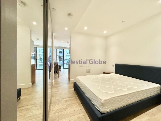 Piazza Walk, London E1, Studio to rent, £2,817 pcm | PrimeLocation