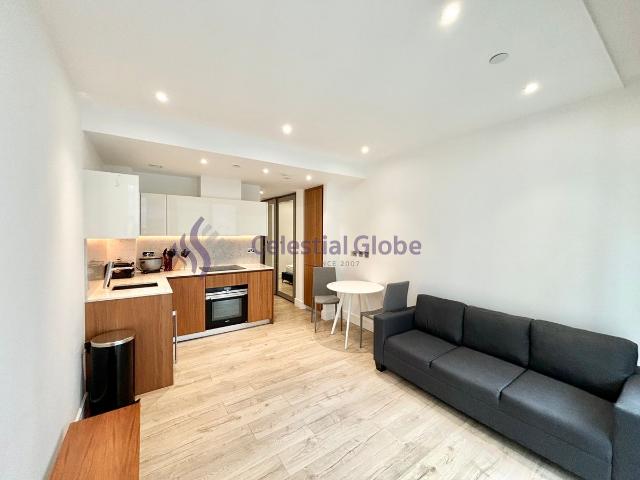 Piazza Walk, London E1, Studio to rent, £2,817 pcm | PrimeLocation